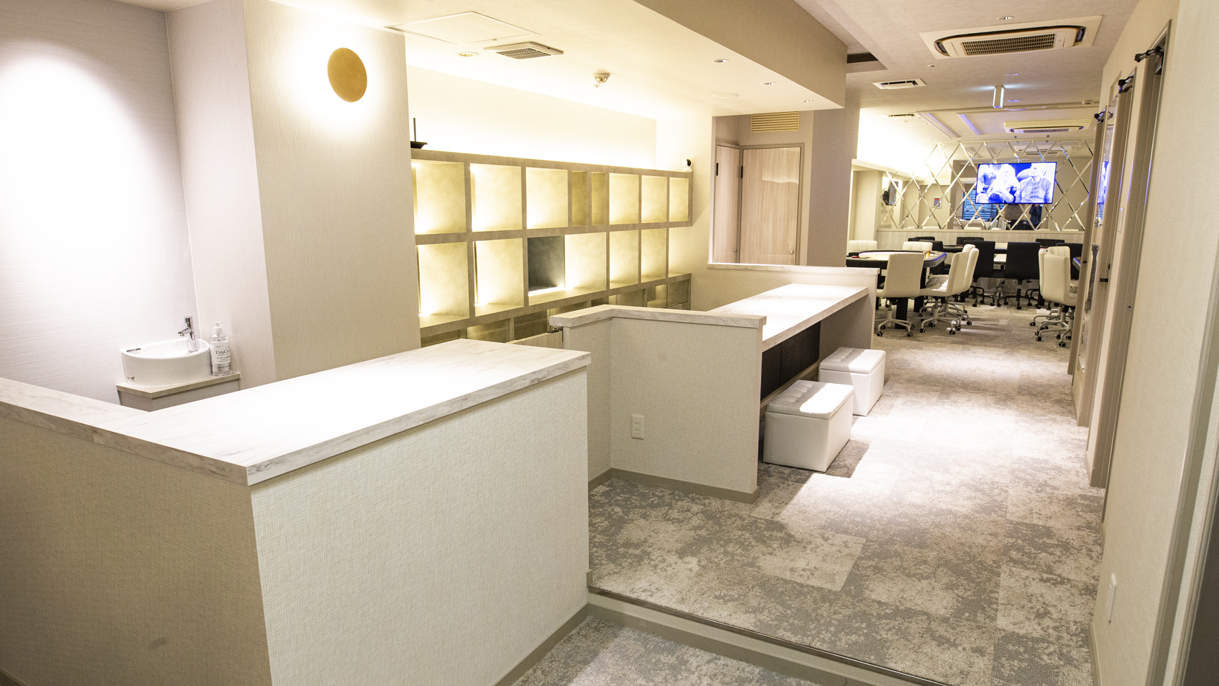 ABOUT | PARADIA NAGOYA(パラディア 名古屋) ポーカー初心者大歓迎!!